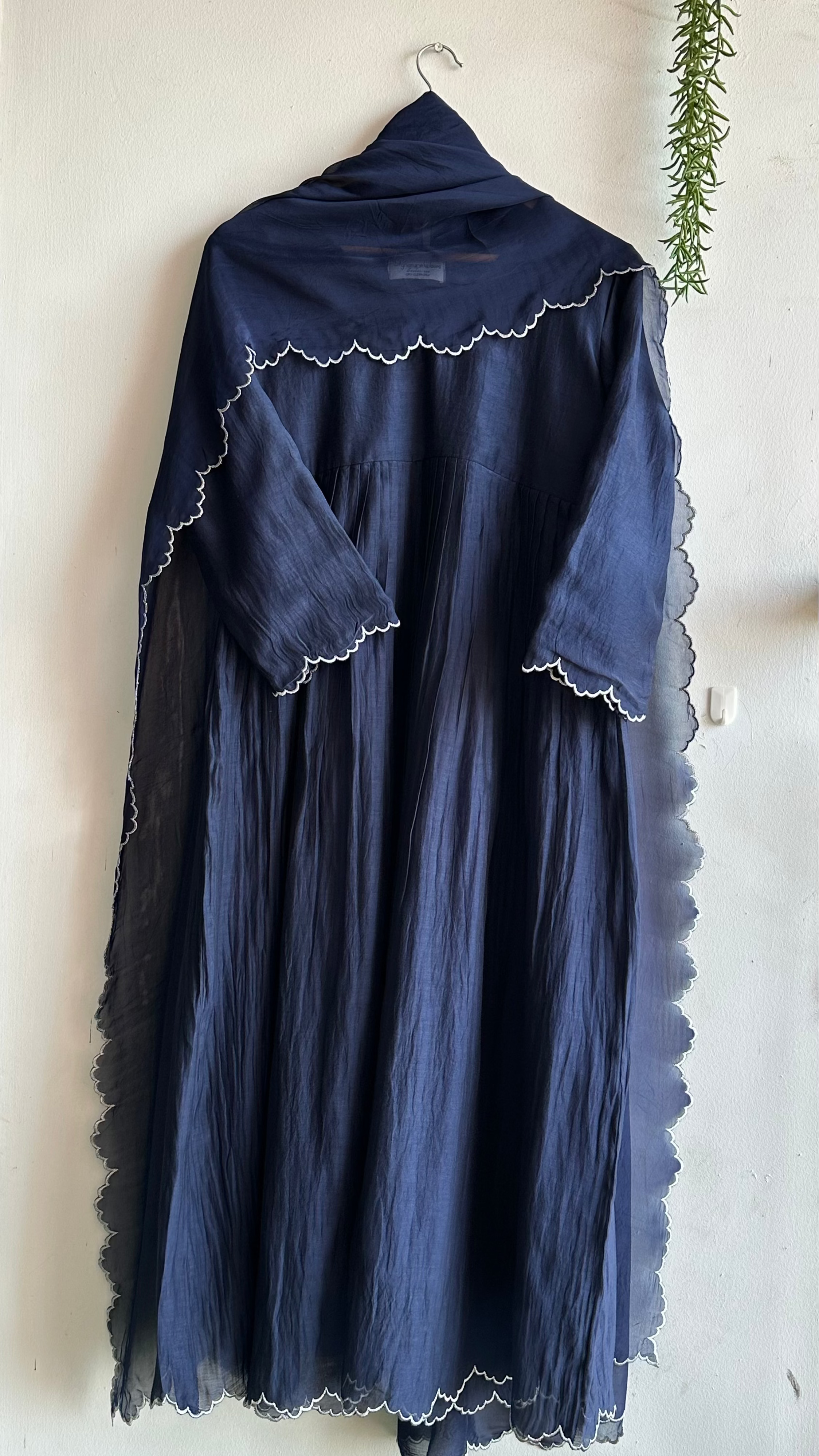 NAVY AURA – Signature Waves