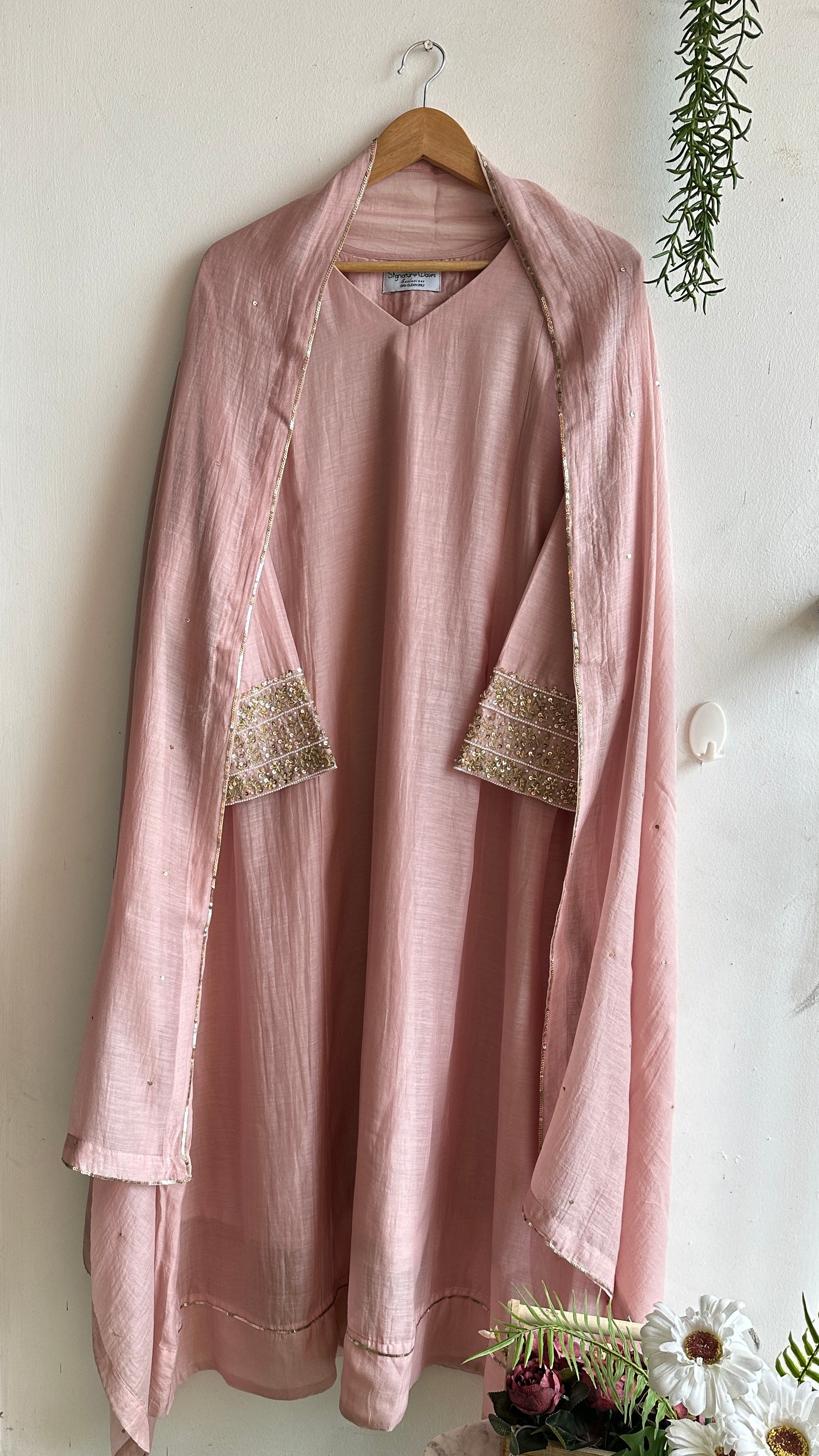 ROSÉ REVERIE – Signature Waves